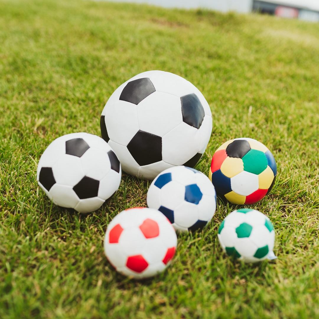 Vinyl soccer ball white/black M160550 - mbw